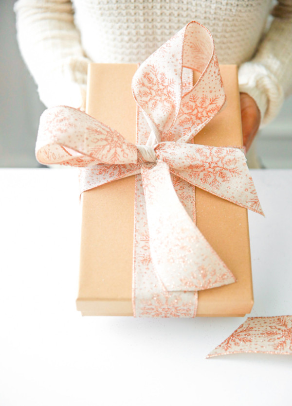 How to Create Beautifully Wrapped Gifts - Style 1519